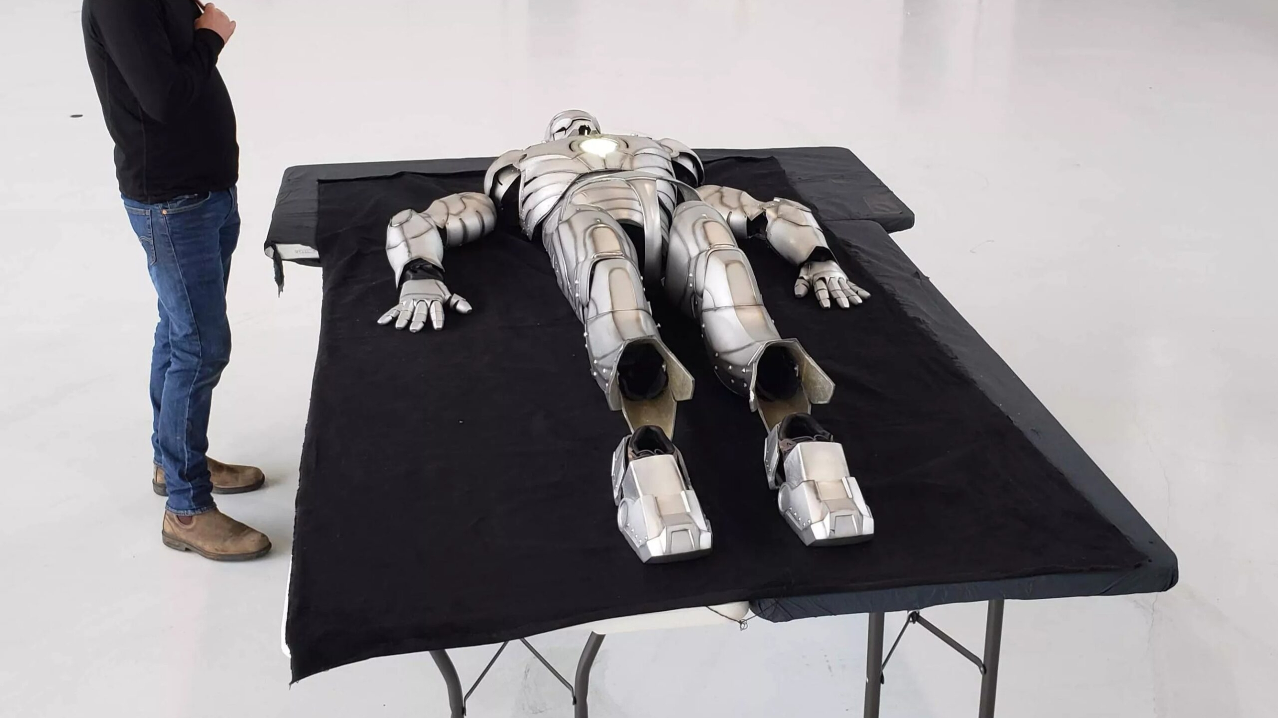 This Iron Man Suit Exists in Real Life and Can Fly - FacFox News