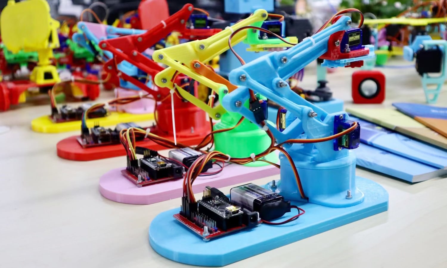 FDM 3D Printed Robots for Primary School Progamming Class - FacFox