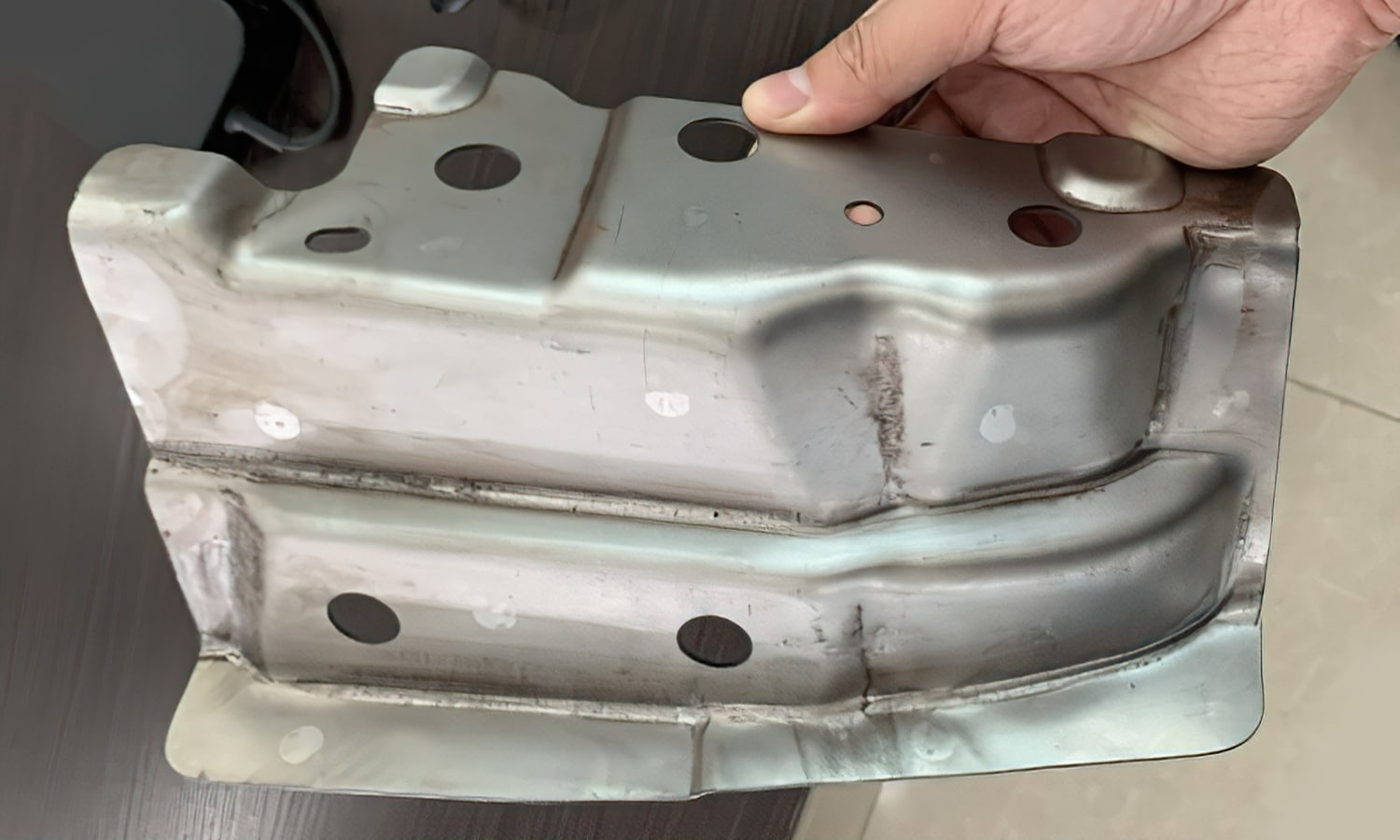 3D Scanning and Reverse Engineering of Automotive Sheet Metal Part - FacFox