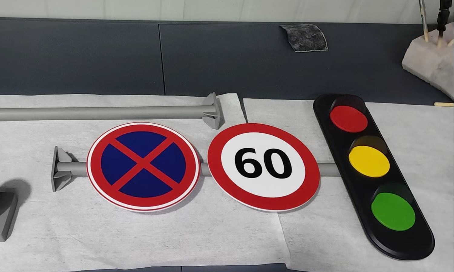 SLA 3D Printed and Painted Traffic Light Prototype - FacFox