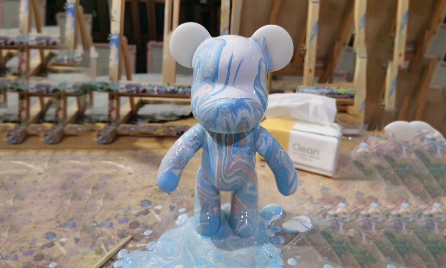 SLA 3D Printed Acrylic Pouring Bear Resin Garage Kit Model - FacFox