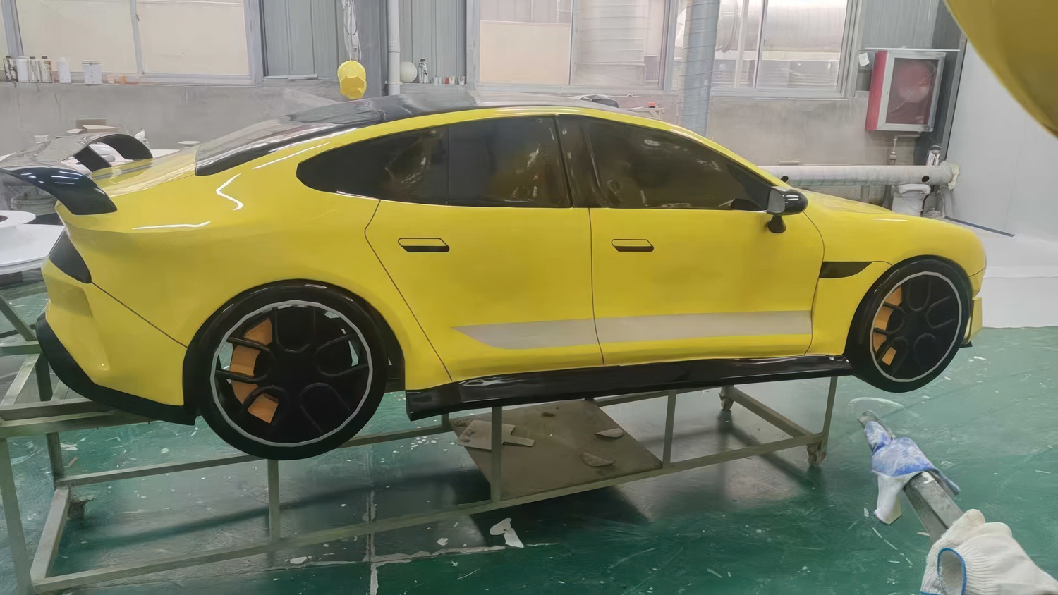 Full Size SU7 Ultra Car Model Made With 3D Printing FacFox